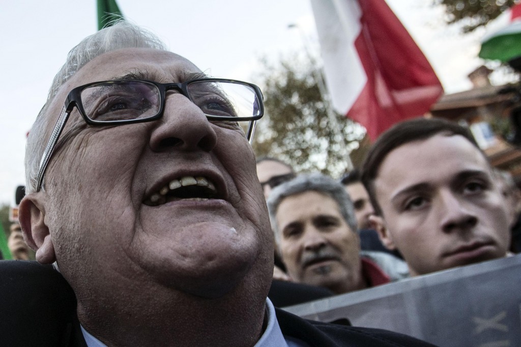 Borghezio sotto processo a Milano: disse che «molti rom rubano ...