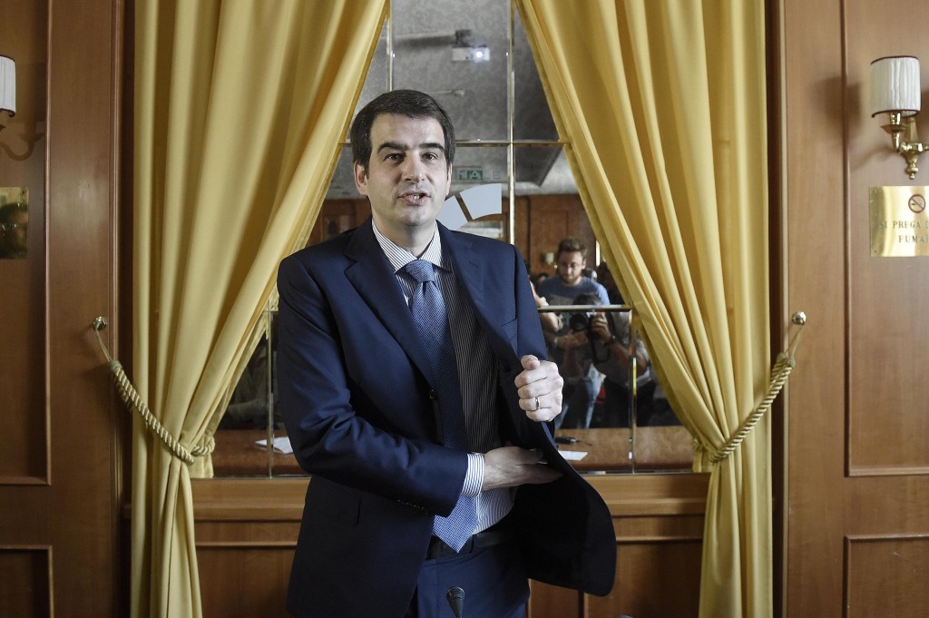 Nasce il gruppo "Conservatori e riformisti" di Fitto. Ecco i 12 ...