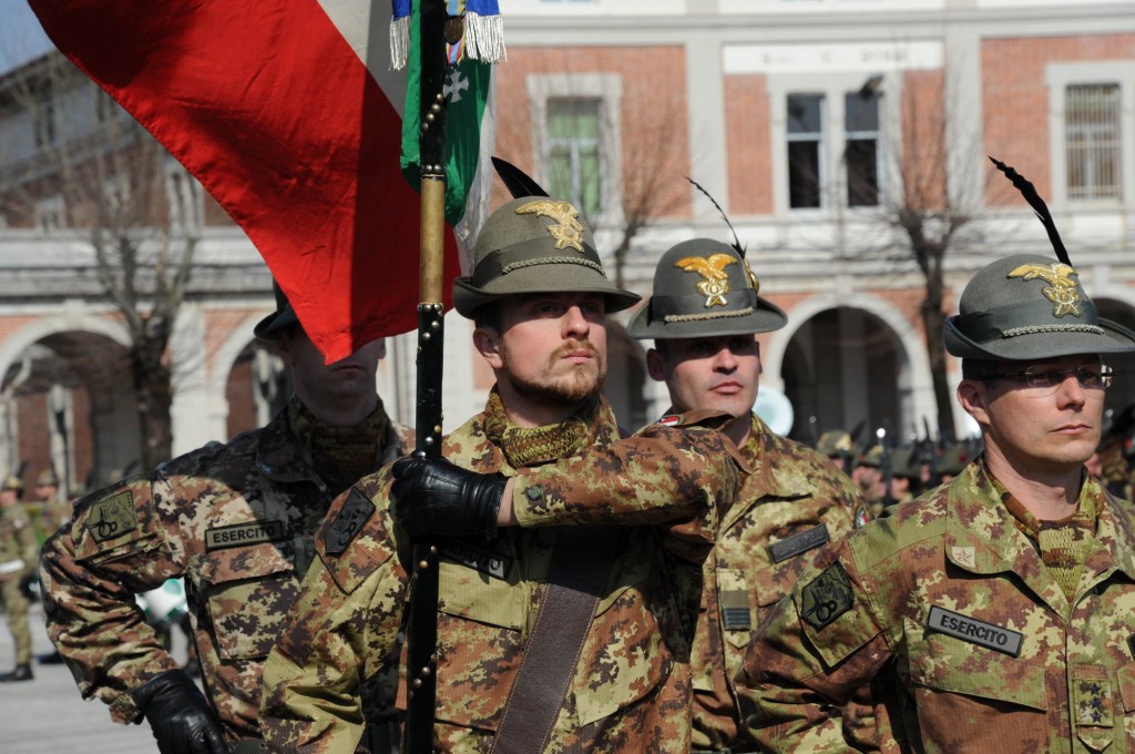 La lunga Penna degli Alpini, simbolo di una Nazione unita - Secolo d'Italia