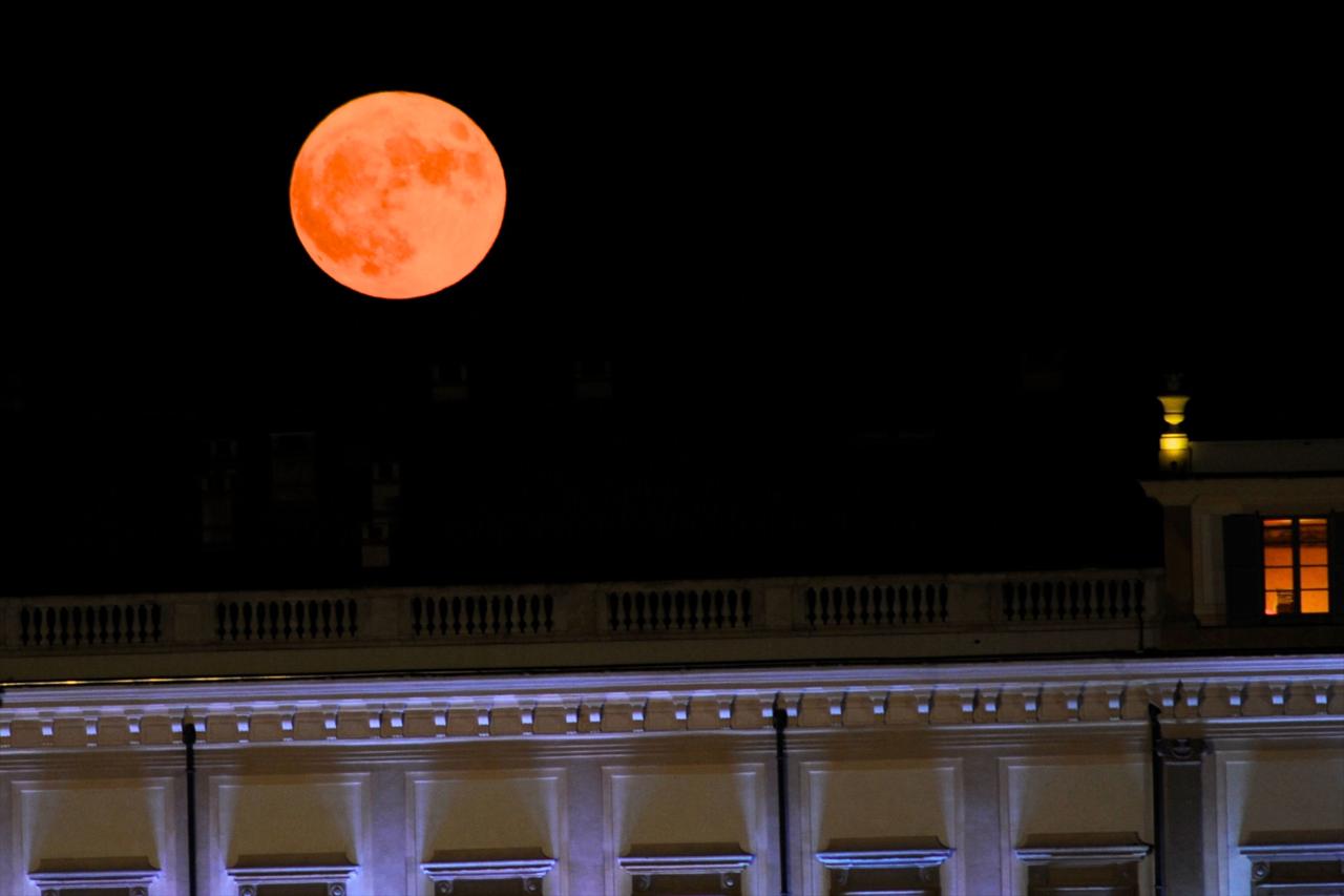 La "Superluna" è tornata: le prime immagini hanno emozionato il mondo ...