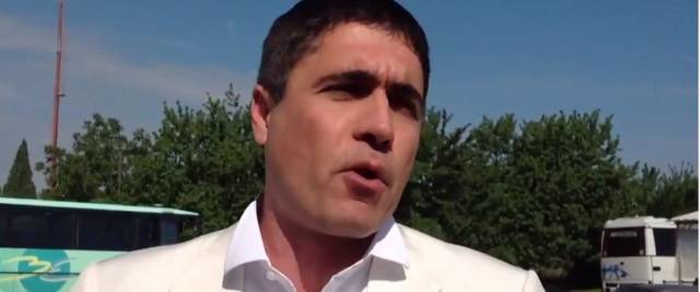 Moreno Morello e l'operatore di Striscia aggrediti a calci: il servizio si conclude in ospedale ...