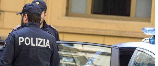 Immigrato irregolare stupra in spiaggia una 70enne e poi le ruba la ...