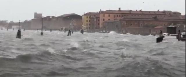 Il Mose sta salvando Venezia da una delle maree più alte di sempre. Le ...
