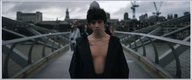 Alex W lancia “Ciò che abbiamo dentro” e conquista subito il pubblico ...