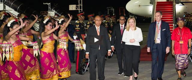 "E' fantastico!": l'emozione della Meloni per la danza che l'ha accolta ...