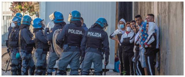 Immigrati in rivolta (in contemporanea) nei Cpr di Milano e Torino ...