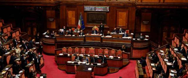 Migranti, sì del Senato al decreto Cutro: addio alle norme colabrodo ...