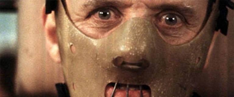 Da 16 anni con la maschera di Hannibal Lecter sul volto. Appello per ...