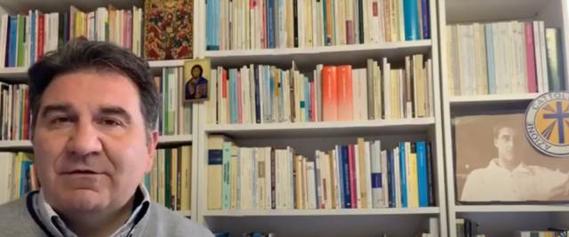 Presentava i suoi "campi scuola" coi bambini alla tv dei vescovi: chi è ...