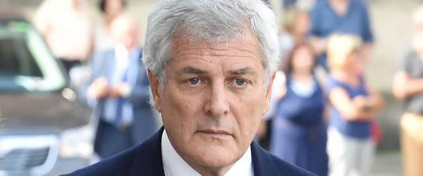 Alain Elkann scopre che gli adolescenti parlano di ragazze e si sfoga ...