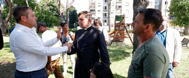 Don Coluccia torna a Tor Bella Monaca. Con lui anche Colosimo: "Sono ...