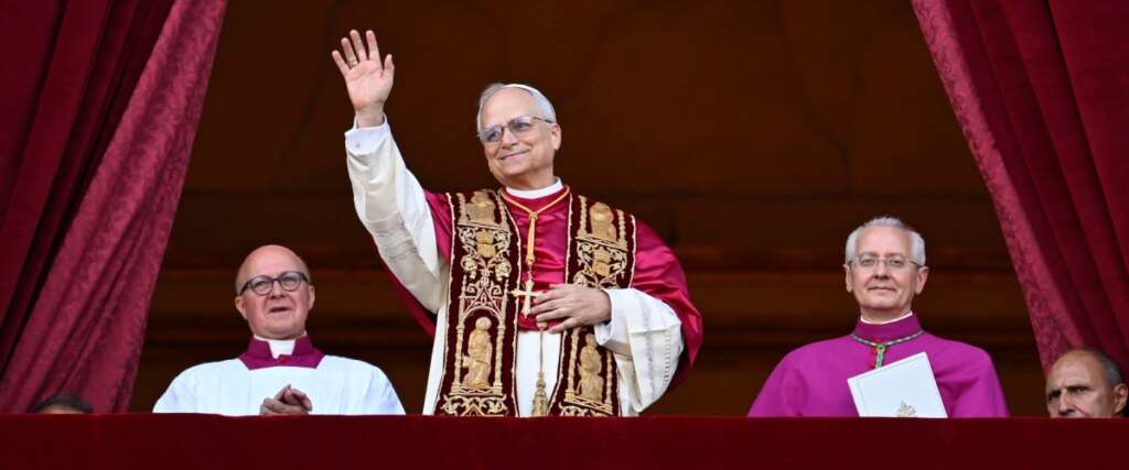 "La pace sia con voi": le prime parole di Papa Leone XIV. Occhi lucidi ...