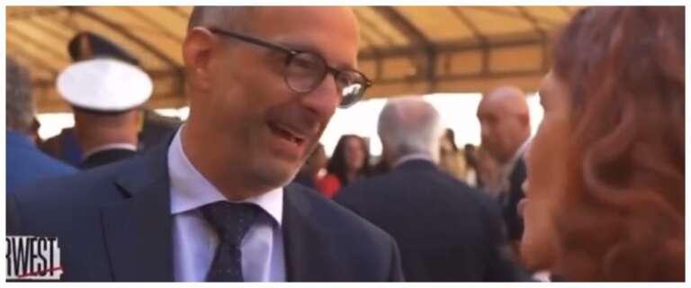 Ricci fuori di testa: offende l'inviata di FarWest per non parlare di ...